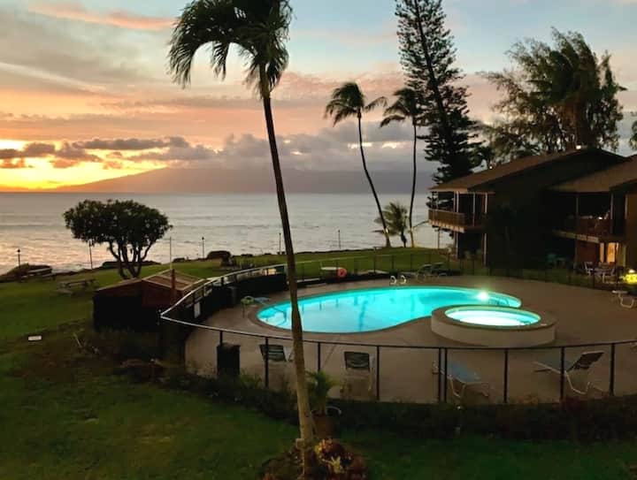 Coral Cove- Ocean View, Pool, Hot Tub, & King Bed! - Maui