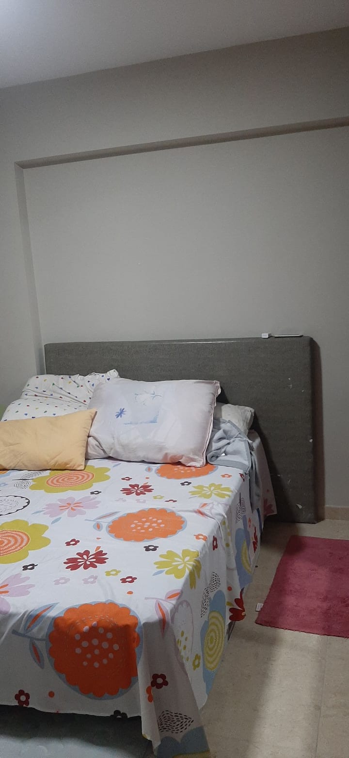 Habitacion,
Almeria
Calle Infante - Almería