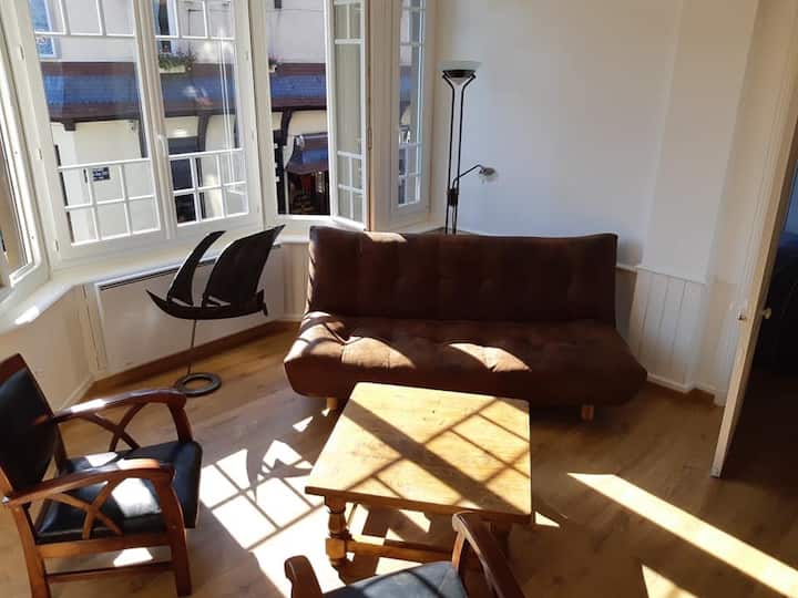Situé à 50 M De La Mer En Plein Centre De La Ville - Étretat