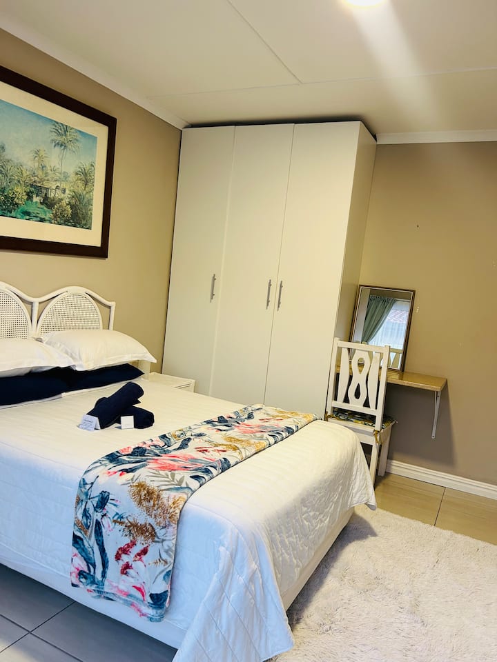 Hidden Bliss Unit 3 (Promo:20% Discount Week Stay) - East London