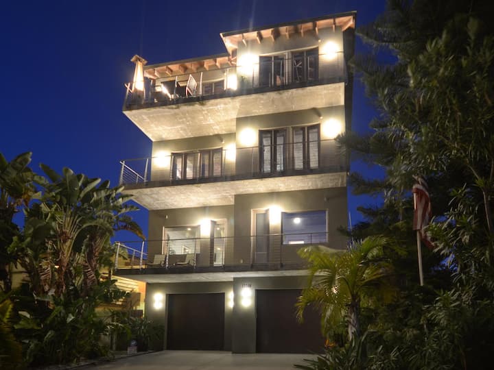 Luxury Living On Madeira Beach - Treasure Island, FL