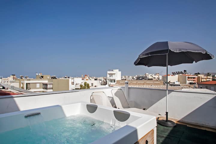 City Centre Suite With Outdoor Jacuzzi Hot Tub - Iraklion