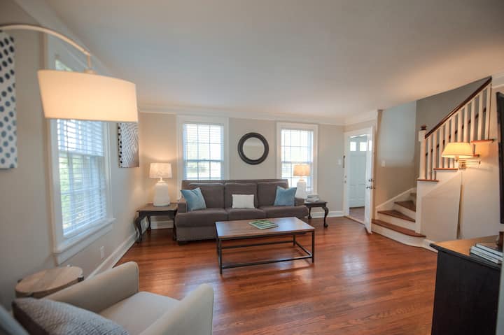 Manor On Main-4 Bedrooms *No Cleaning Fee* - Murfreesboro, TN
