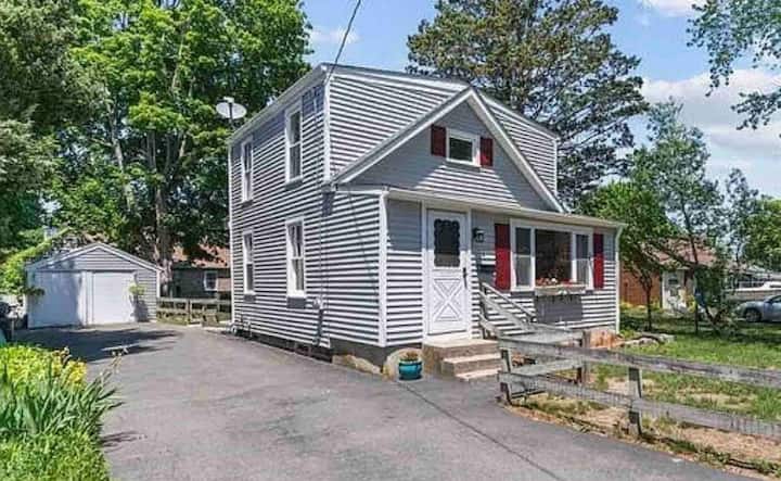 Cheerful Cottage Walk To Water! Kayak/sup - Swansea, MA
