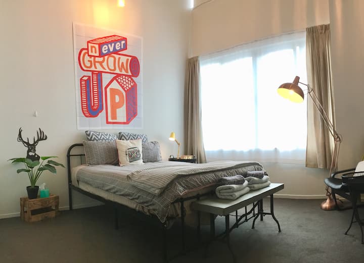 Central Downtown- High Ceiling Chic Retro Apt! - Auckland