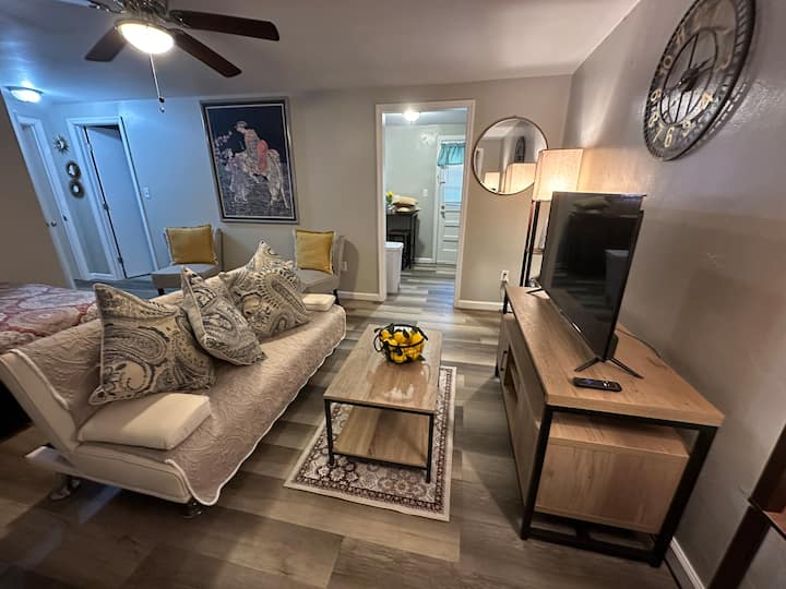 Historic 1br Apt • 2 Queen Beds • Near Vsu & Sgmc - Valdosta