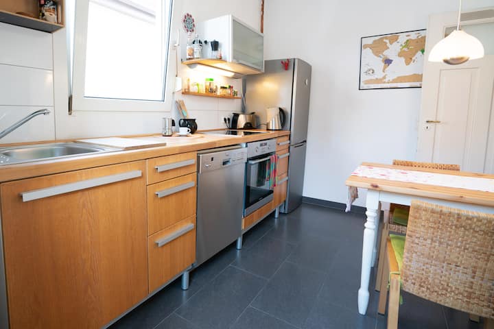 *Urban Jungle* Sunny, Comfy 2br Flat, Near U-bahn - Stuttgart