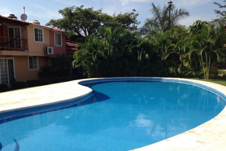 Casa Dos Pisos En Ixtapa Con Alberca - Ixtapa Zihuatanejo