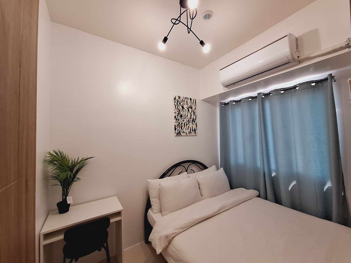 Maru Suite Coast 37F; Elegant Bay View Suite - Condominiums for Rent in ...