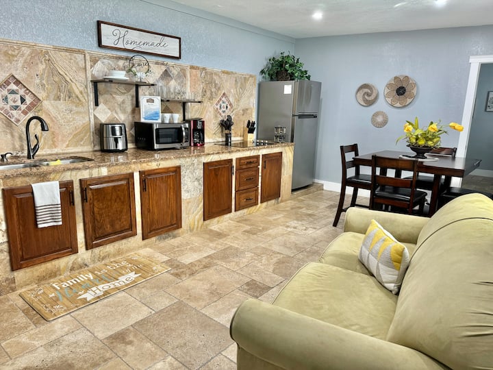 Stylish Guest Suite - Tampa, FL