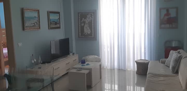 Bright And New 2br Flat 1 Min Walk From The Beach - Golem