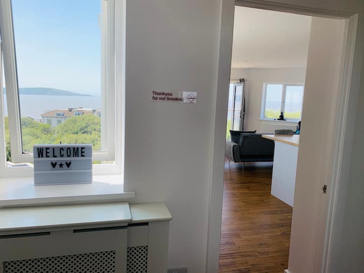 Modern Top Floor Apartment With Panoramic Sea View - Weston-super-Mare
