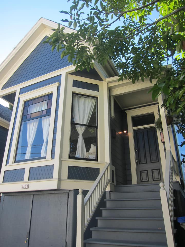 Charmer 1894 Rowhouse 94 Walk Score / Max Train - Portland, OR