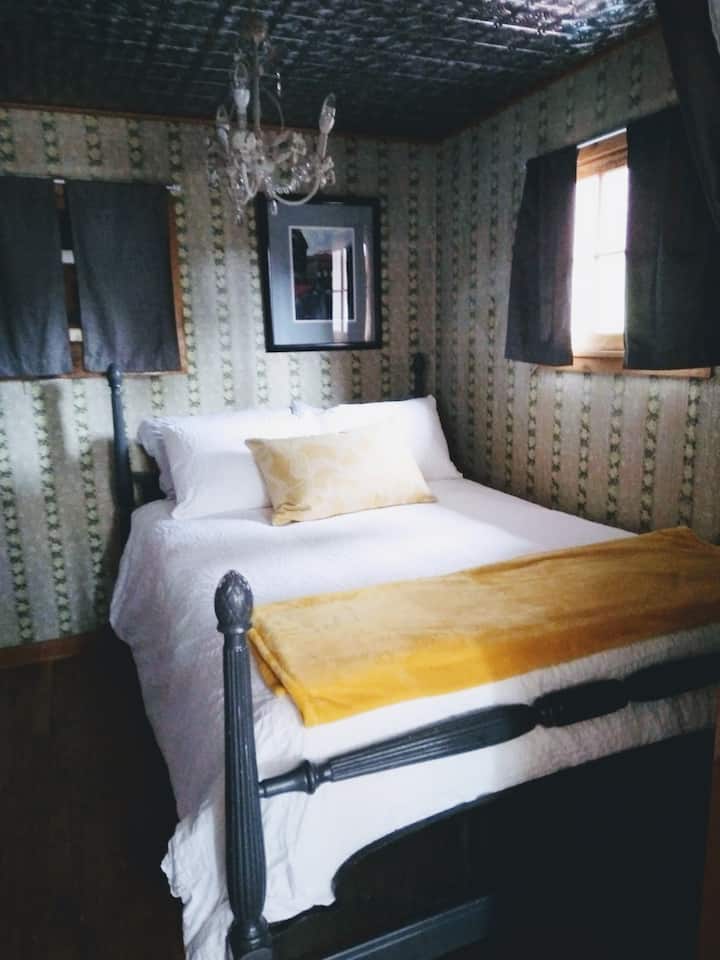 Cozy Vintage Cabin - Nederland, CO