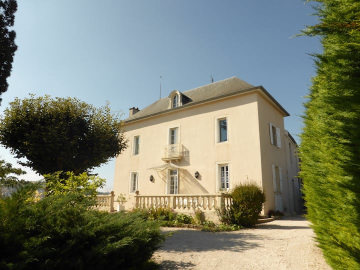 Suite, "Maison à La Française" , Rénovée Dans Parc - Dijon
