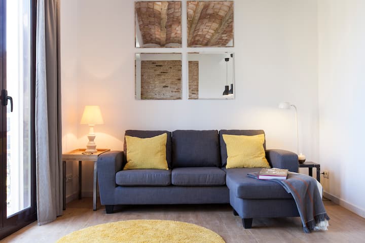 Sunny, Central, Ac, Charming Flat With Balcony 1 - Barcelone