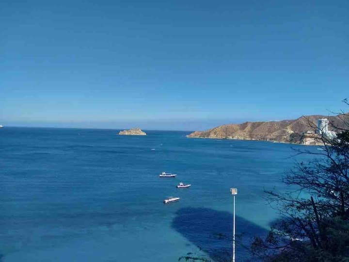 Spacious Seaside Apartment At Rodadero - Santa Marta