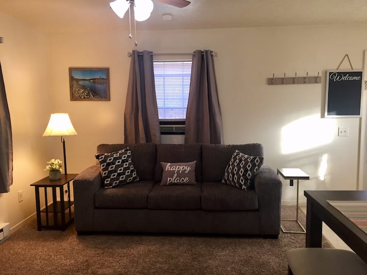 2 Bed/1bath Upstairs Creekside Apartment- - Charleston, WV