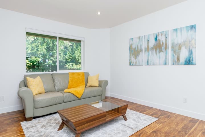 Luxurious One Bedroom Suite Near Uvic - Victoria