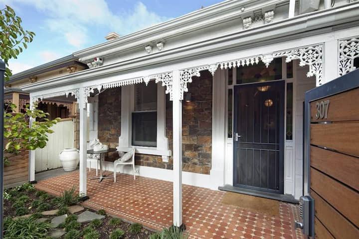 Stylishly Presented Period Home In Trendy East-end - アデレード