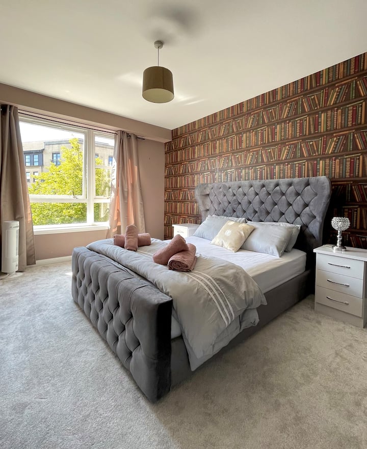Bright & Spacious 3-bedroom House W/ Free Parking - Glasgow