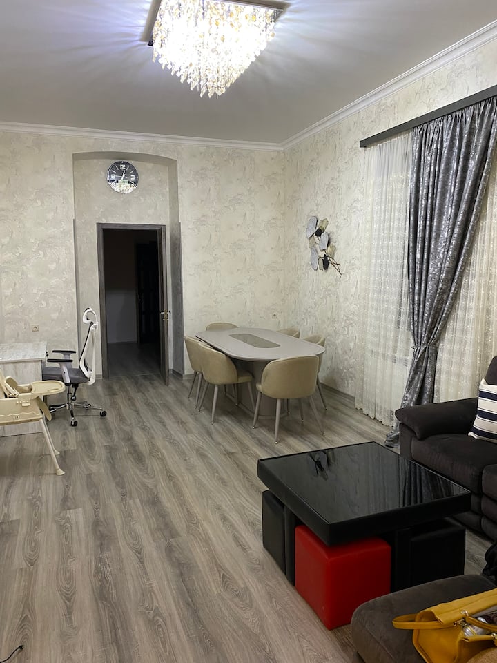 Lovely 3 Bedroom Apartment For A Nice Stay. - Tiflis