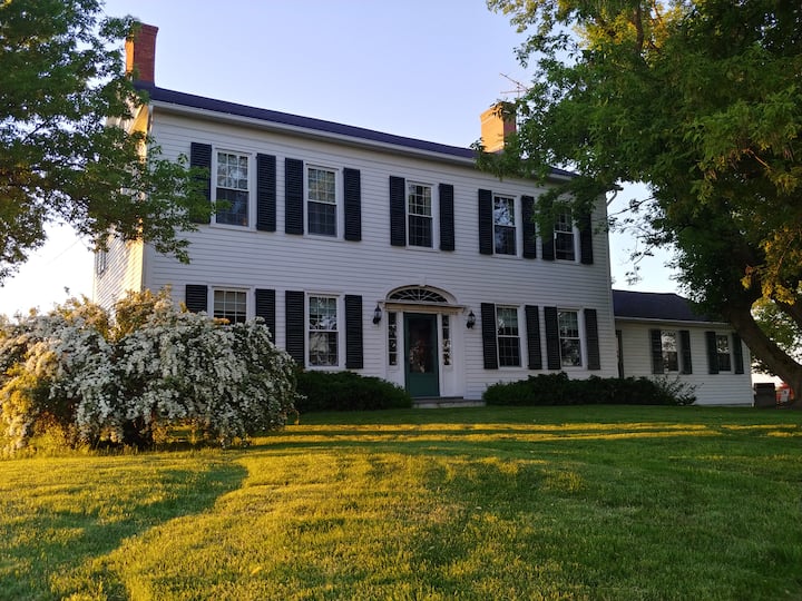 Whitehall - A Finger Lakes Wine Trail W/ Hot Tub! - Geneva