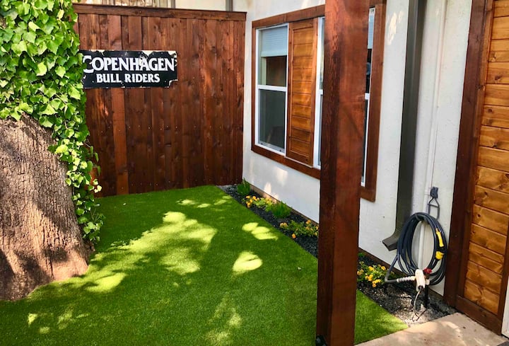 Just Listed! Renovated 1/1 With Yard + Office - Dallas, TX
