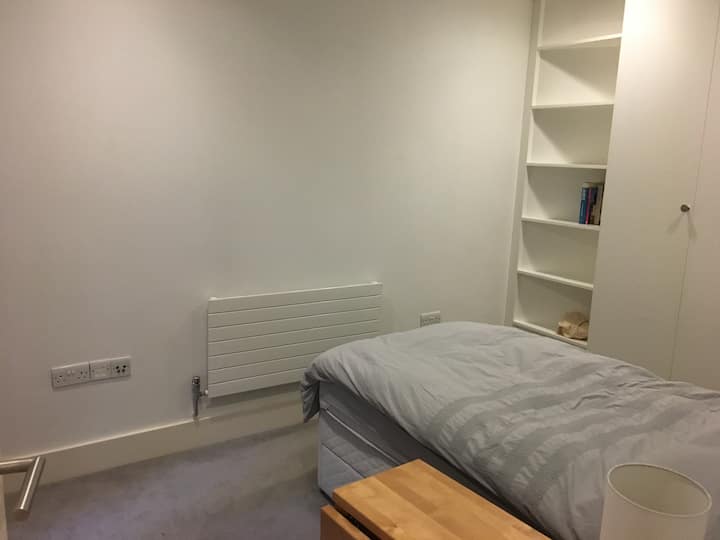 Self-contained Guest Apartment Near Richmond Park - Kingston upon Thames