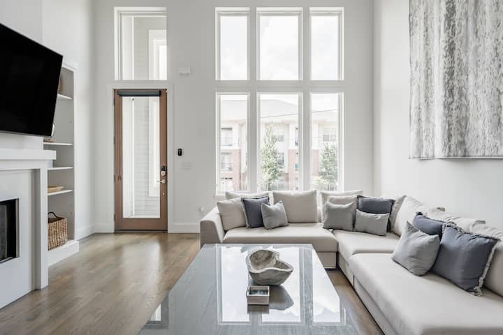 Discover Nashville From A Refined West End Home