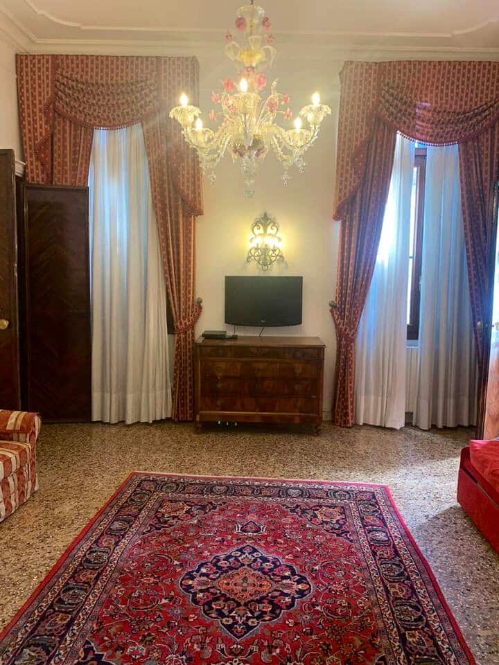 Venezia San Polo Corner. Porzione Di Piano Nobile. - Wenecja