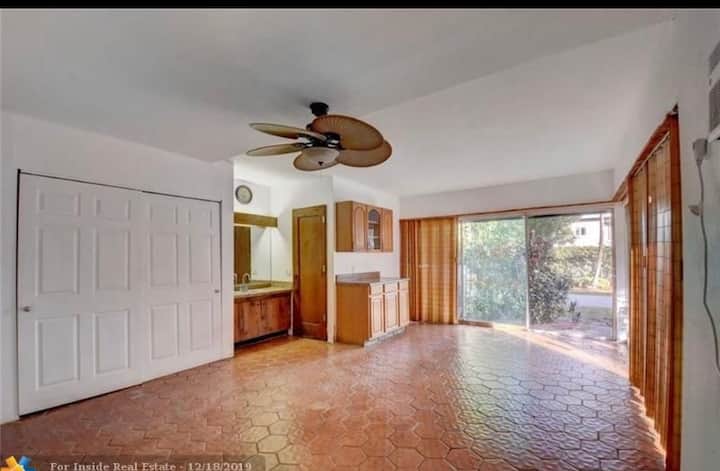 Tropical Paradise - Pompano Beach, FL