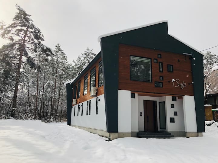 Salji: 5 Bedrooms - Hakuba