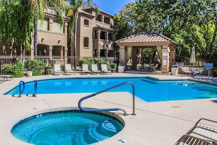 Enjoy The Resort Life At Signature Scottsdale - Scottsdale, AZ