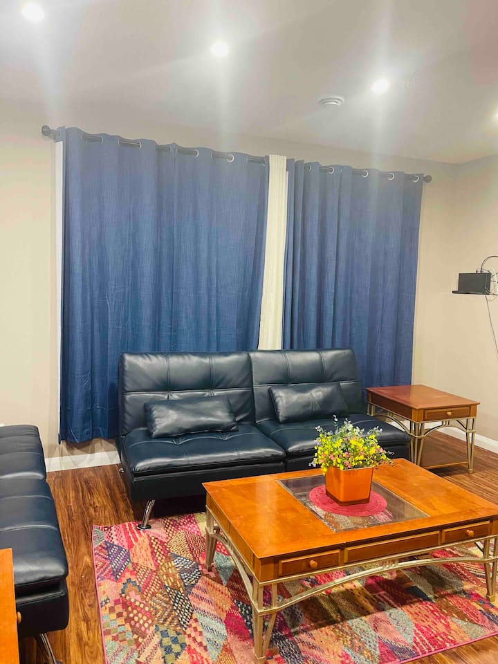 Quiet, Clean Spacious And Peaceful Home/4br/4beds - Calgary