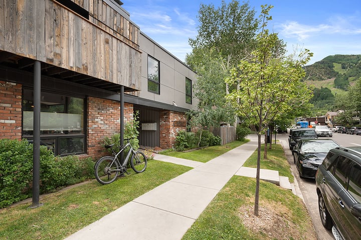 Aspen Core 2-bed – Remodeled Condo - Aspen, CO