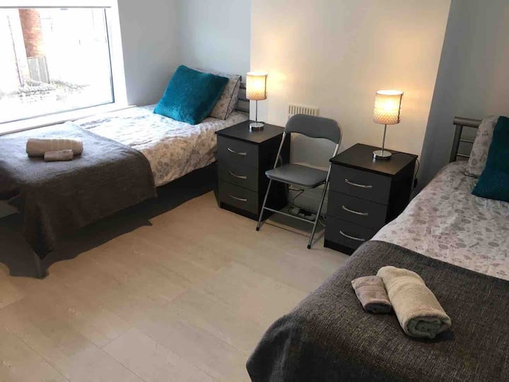 New Mid Terrace/ Free Parking / Netflix/skysports - Nottingham