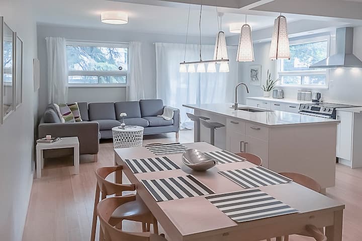Modern Home In Central River Heights - Winnipeg