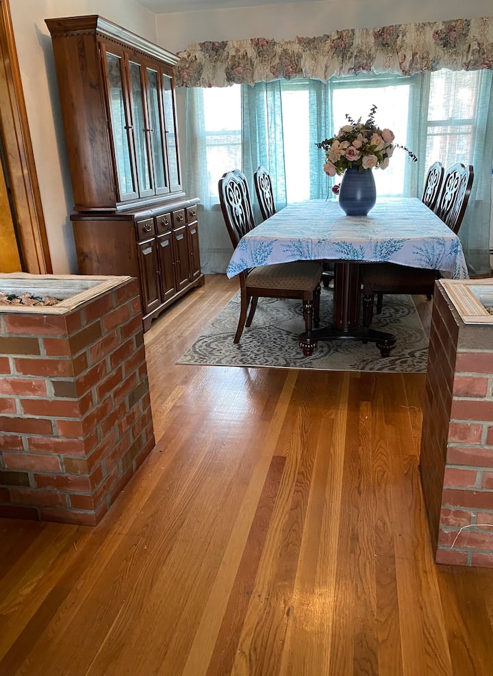 Entire House With 4 Bedrooms. - Worcester, MA