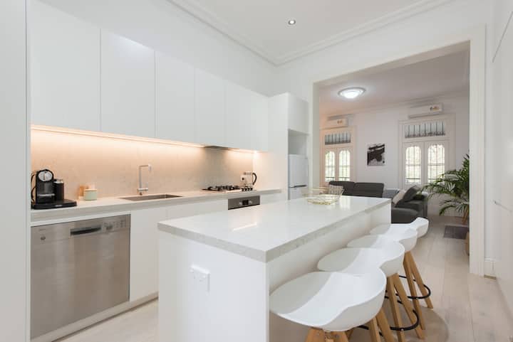 Contemporary 3 Bedroom Terrace With Parking - Mosman