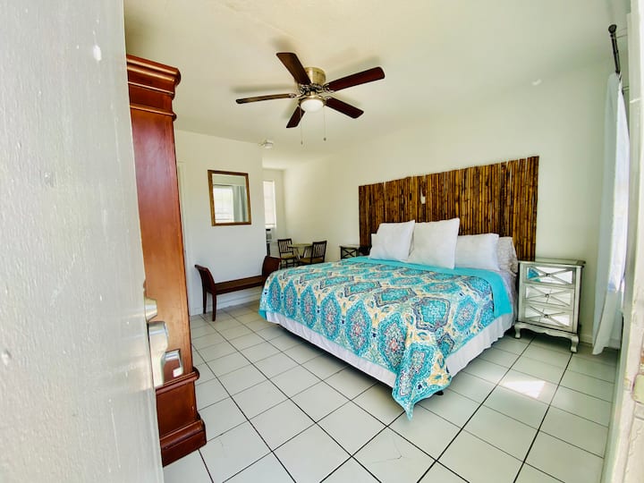 Beach Hut - No Frills But Awesome Location - Jacksonville Beach, FL
