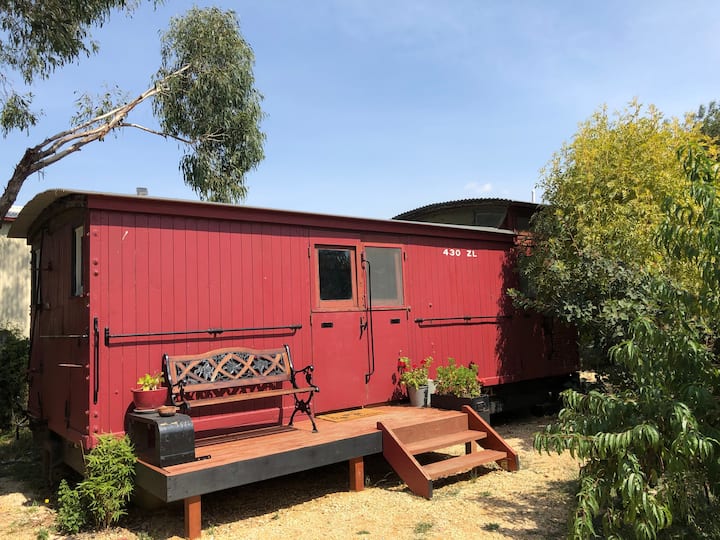 Lovely Converted Train Carriage/ Garden Studio - Greendale