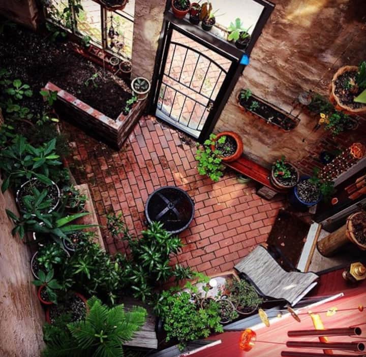 The Secret Garden - リッチモンド, VA