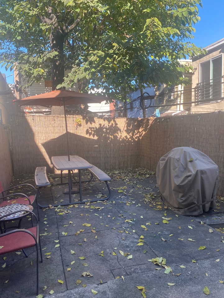 Fresh South Philly Jawn (Entire House & Backyard) - Philadelphia, PA