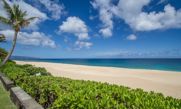Banzai Pipeline Beachfront Home - O‘ahu, HI