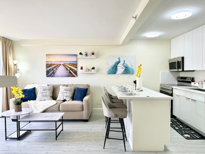 Waikiki Sunset 1br/free Prkg/near Beach W/balcony - Honolulu, HI