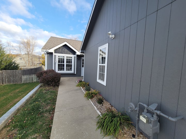 Peaceful 2 Bedroom Home - Clinton Lake, KS