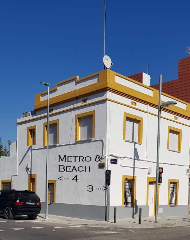 Metro And Beach Apartment Four - Badalona