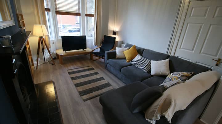 Spacious 3 Bedroom Townhouse Close To City Centre - Belfast