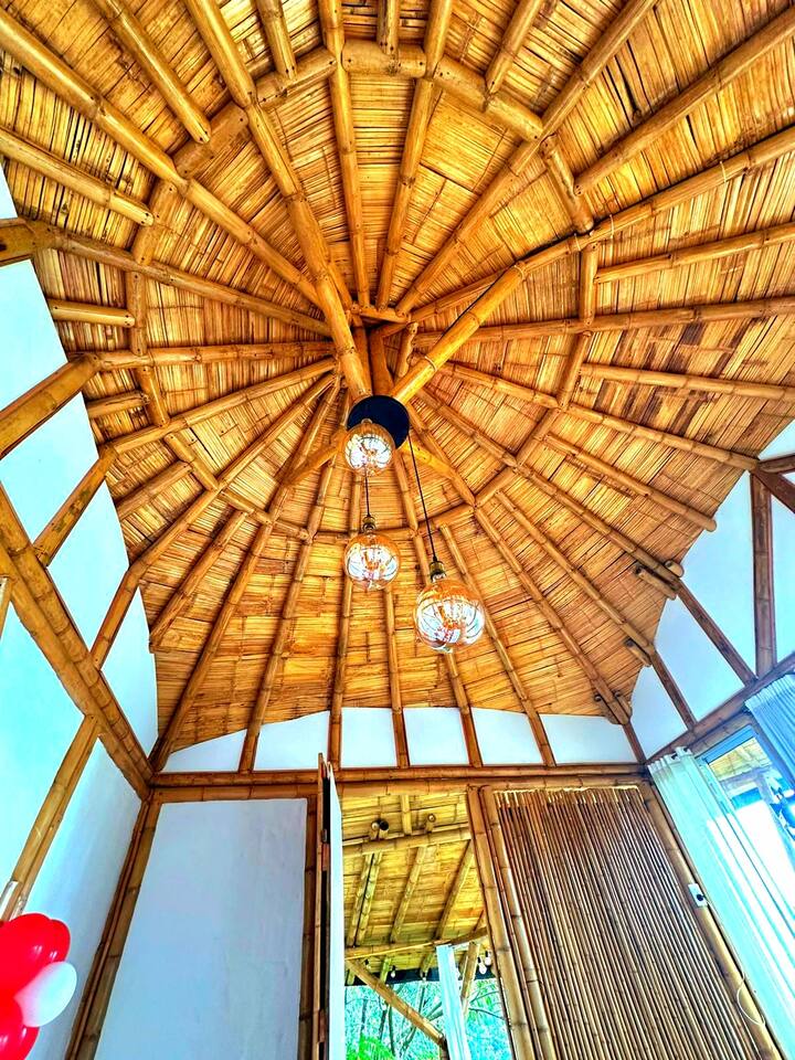 Glamping Oro
Espectacular Construccion En Bambu - Nimaima